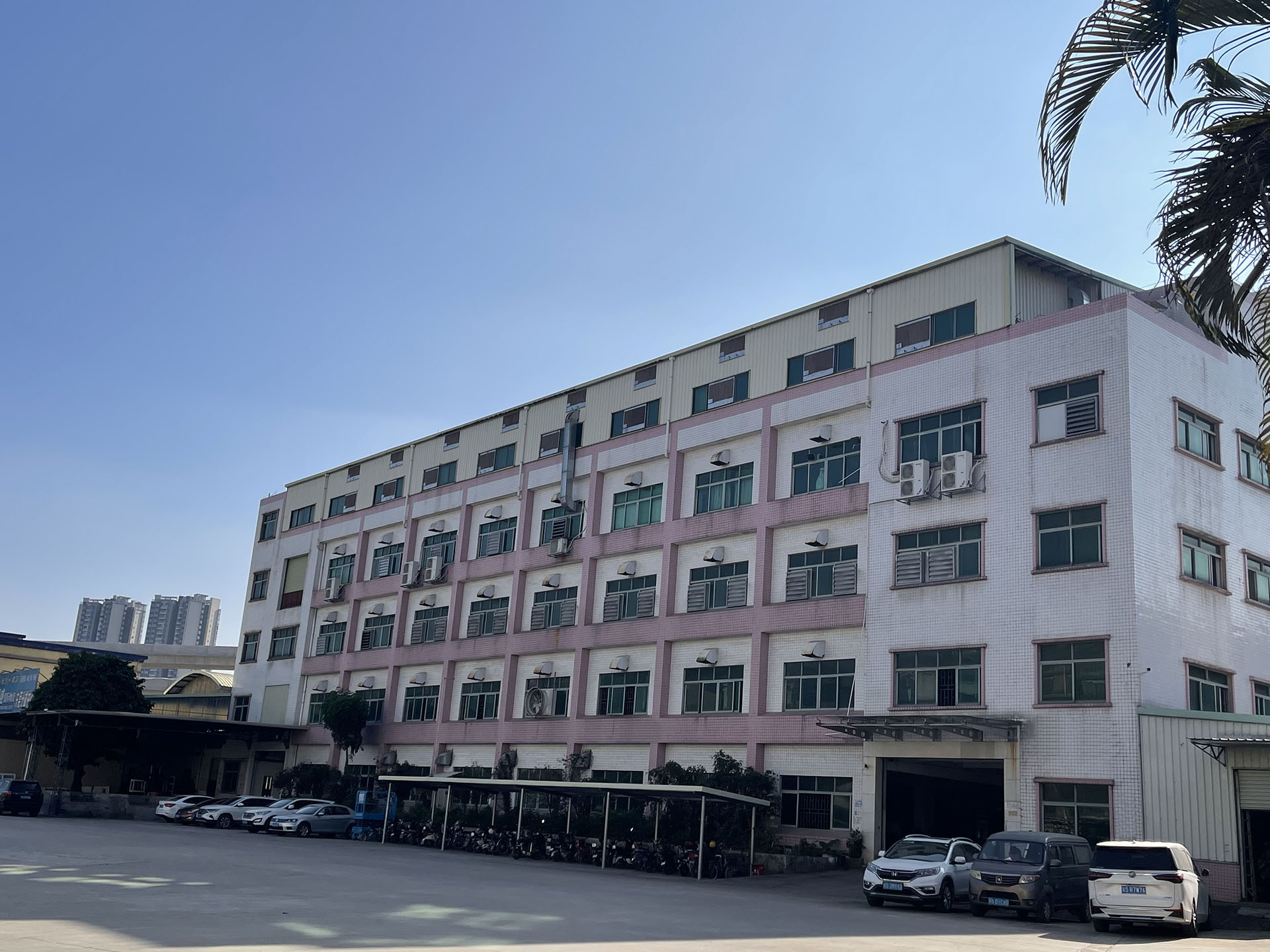 Dingfeng is a top leading functional bag manufacturer since 1998