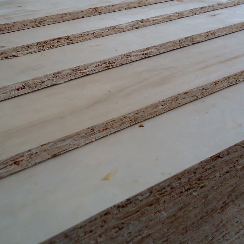 Núcleo OSB con superficie de álamo