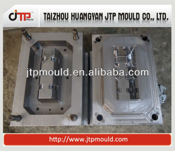 Plastic injection container mould