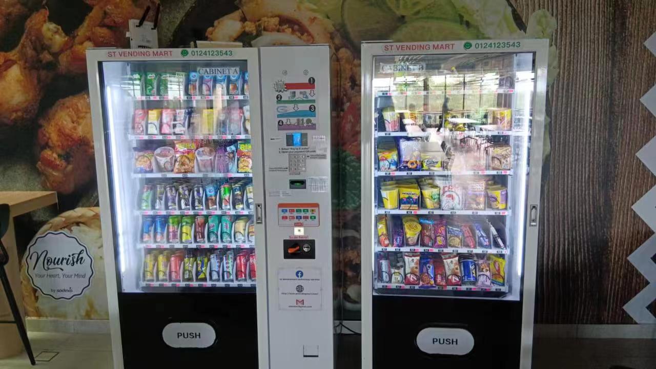 Outdoor Vending Machine with Waterproof & Anti Rust Shelter