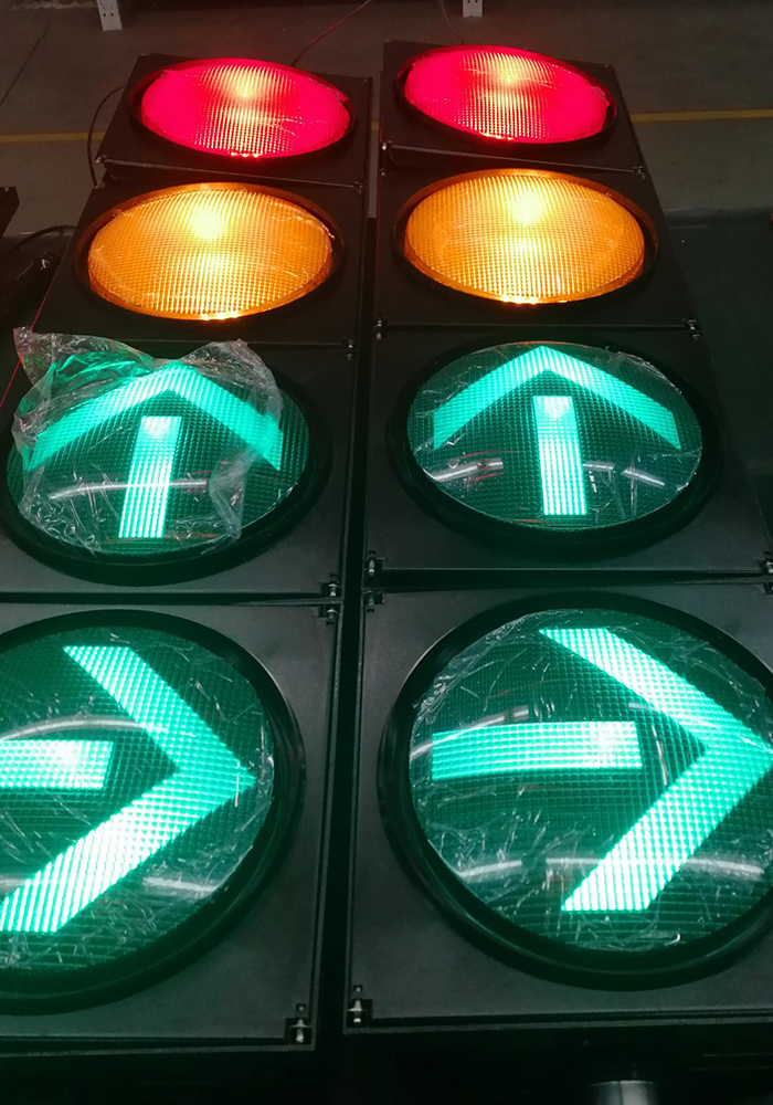 blinking yellow traffic light丨lu-bao.com