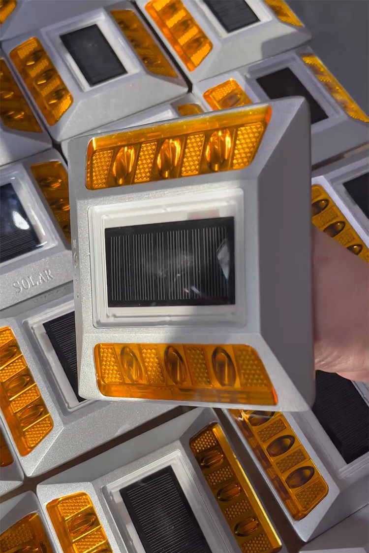 reflective road markers丨lu-bao.com