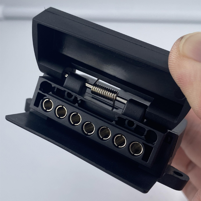 TS04E 7pin Falt 12v Nylon Trailer Socket , 7 pin flat trailer socket ...