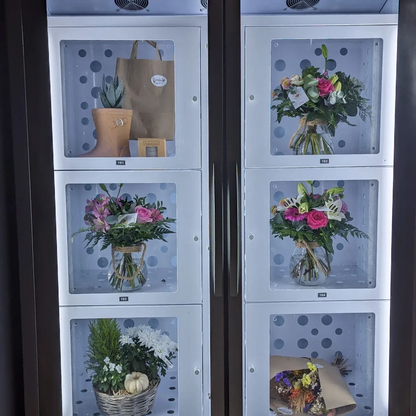 France: 24/7 Floral Retail-Flower Vending Machine