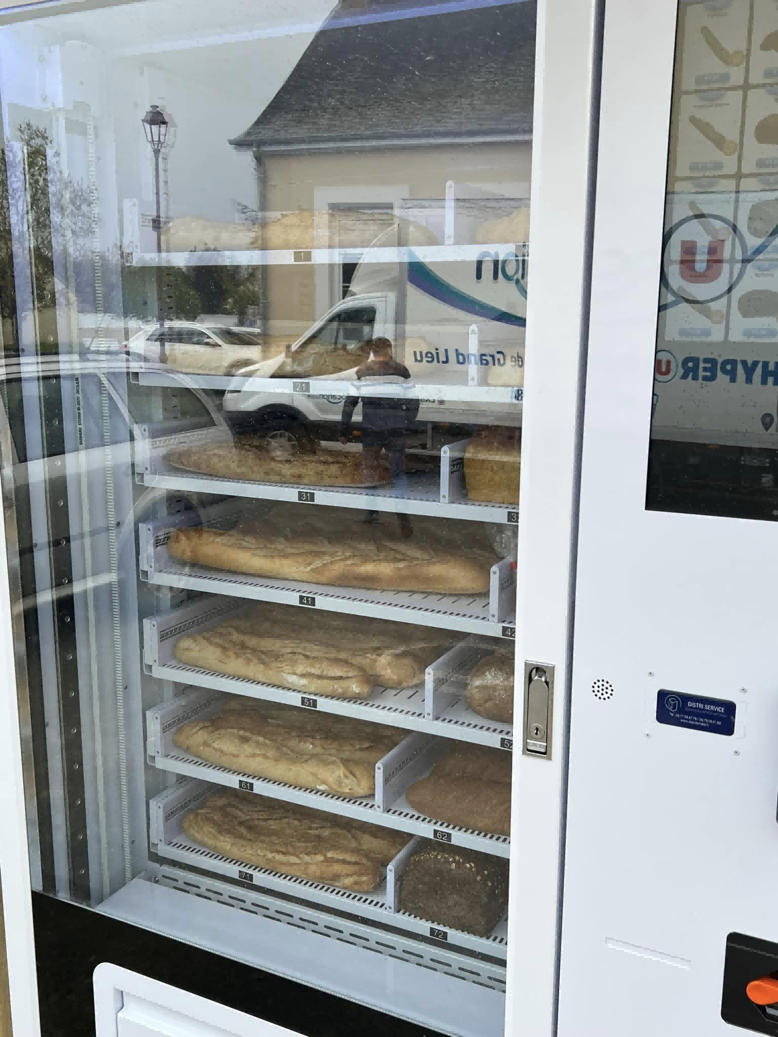 The Future of Fresh Bread: Outdoor Smart Vending Machine