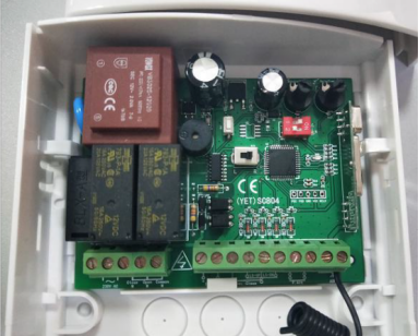 The rolling shutter controller YET804 can connect four devices externally.