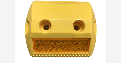 Reflectorized pavement studs/Highway reflective studs