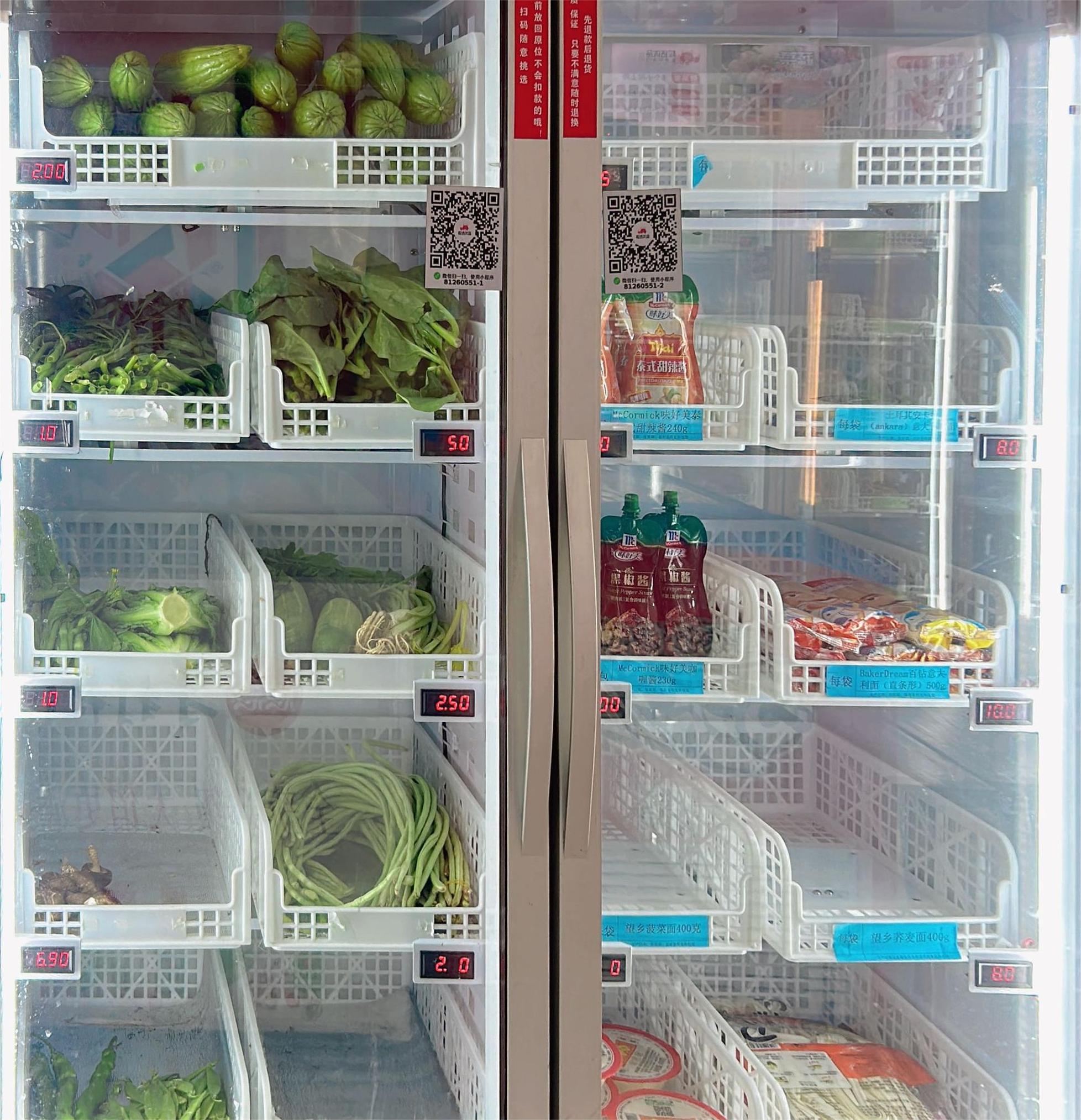 USA: Smart Fridge Snacks Drinks Vending Machine