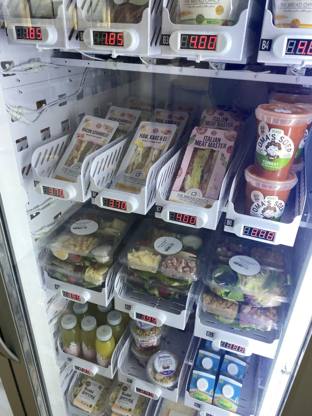 Double-Door Smart Vending Fridge in Netherlands