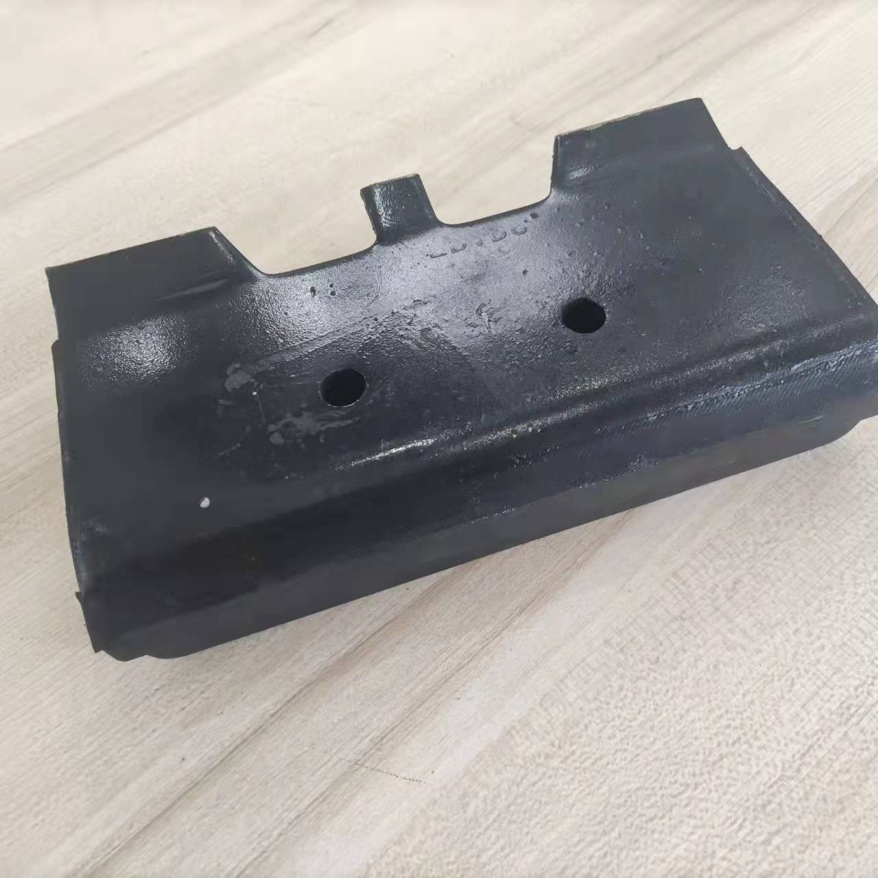 track pads 200mm Bomag