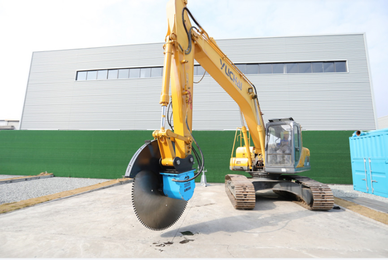 Excavator Rock Saw Excels At Sawing Limestone Due To Their Flexibility ...