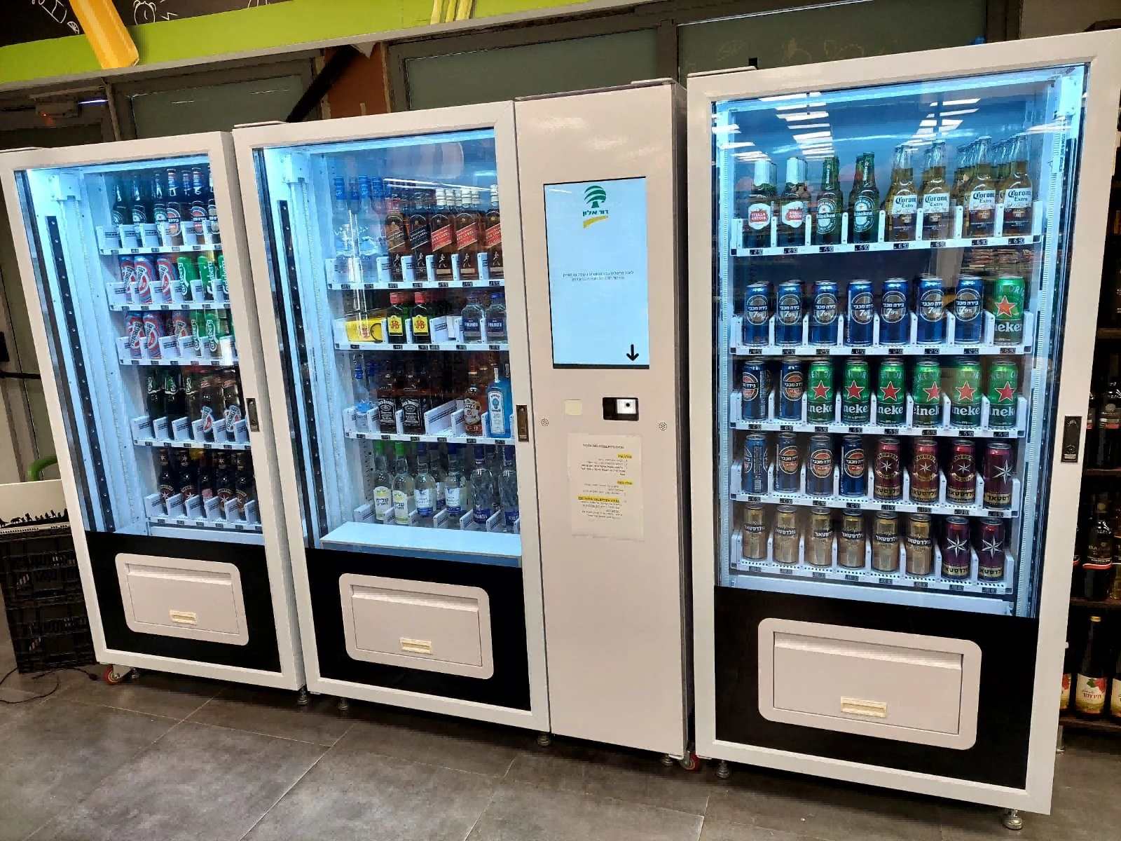 Weimi smart beer vending machine with elevator in Isreal