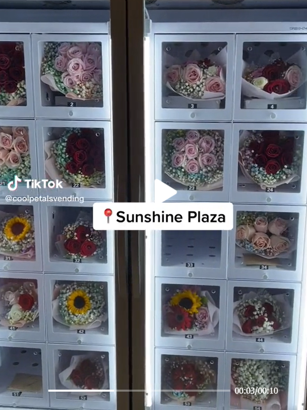 Flower vending machine with lockers in Singapore. Weimi smart vending.