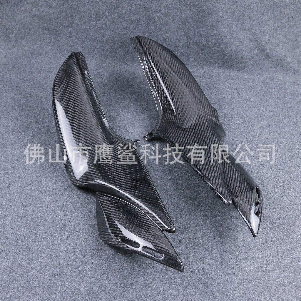 Kawasaki Z900RS Carbon Fiber Tank Side Panels