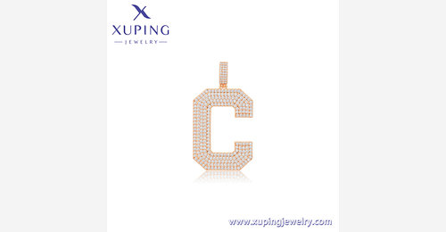 Xuping Simple 18k Gold Diamond C Pendant Factory